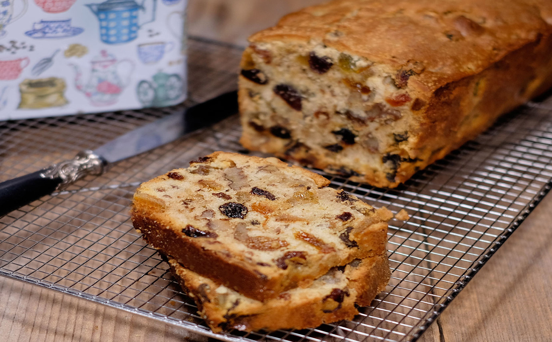 Cake aux raisins secs et écorces d'orange confites - Bon À Savoir