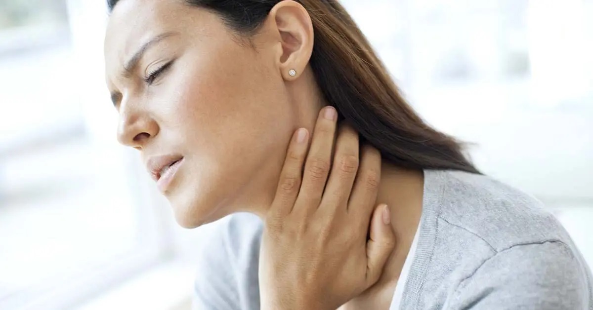 Ganglions gonflés : pourquoi cette boule apparaît au niveau du cou, de ...