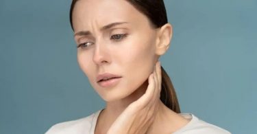 Ganglions gonflés : pourquoi cette boule apparaît au niveau du cou, de ...